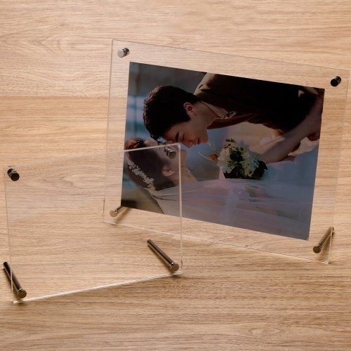 CLEAR ACRYLIC PICTURE FRAME WITH SILVER STAND