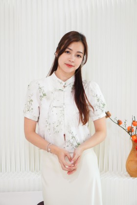 Liang Xi Floral Cheongsam Top in White with Green | Bash