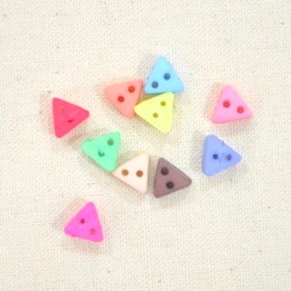 Mini Triangle Button 6mm 10pcs | Fabric Fanatics